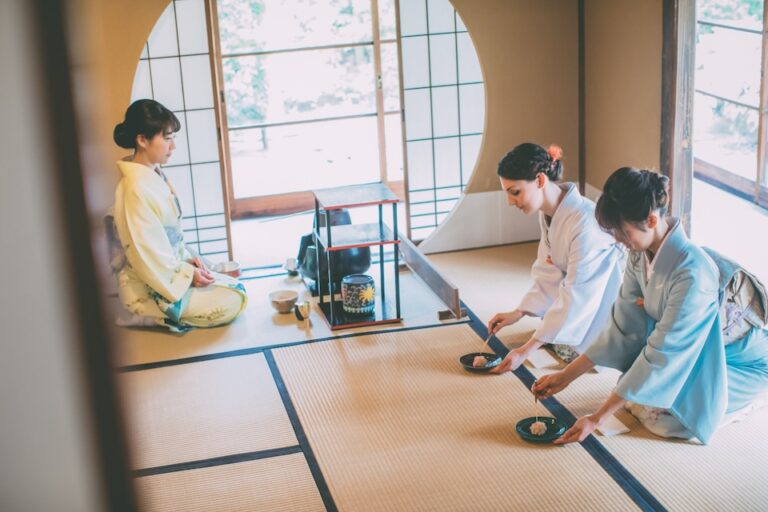 Japanese Lifestyle and Culture: Customs, Clothing, Food, and Daily ...